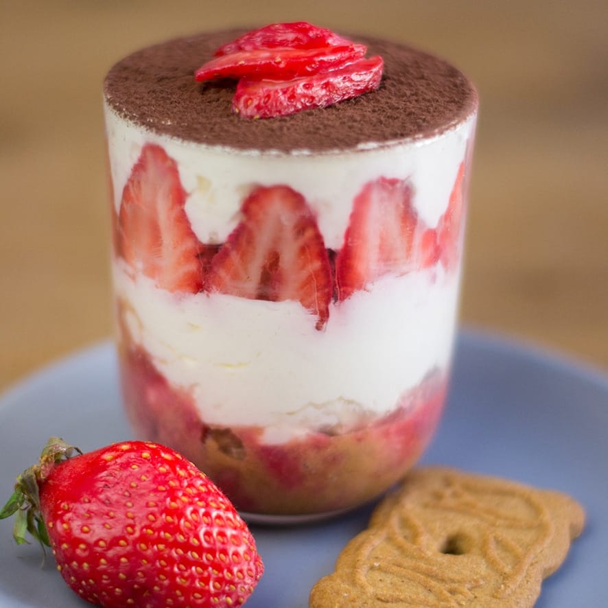 Tiramisu fraises rhum spéculoos - Camille Patisserie