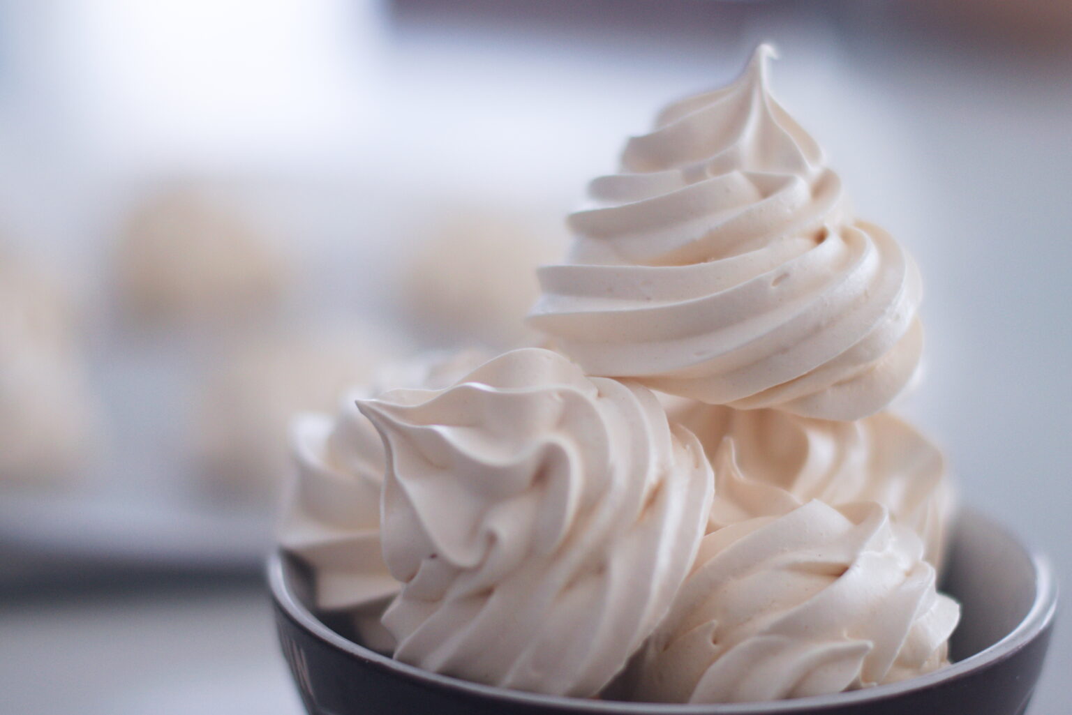 Comment réussir la meringue française : la recette complète étape par ...